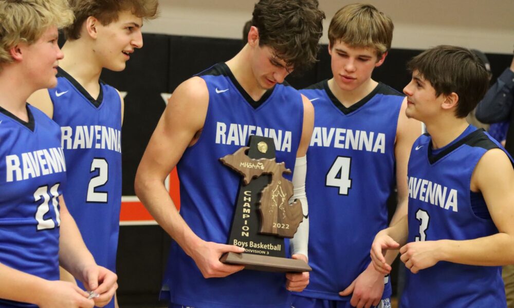 Kyle Beebe’s last-second 3 lifts Ravenna past Montabella; ‘Dogs win ...