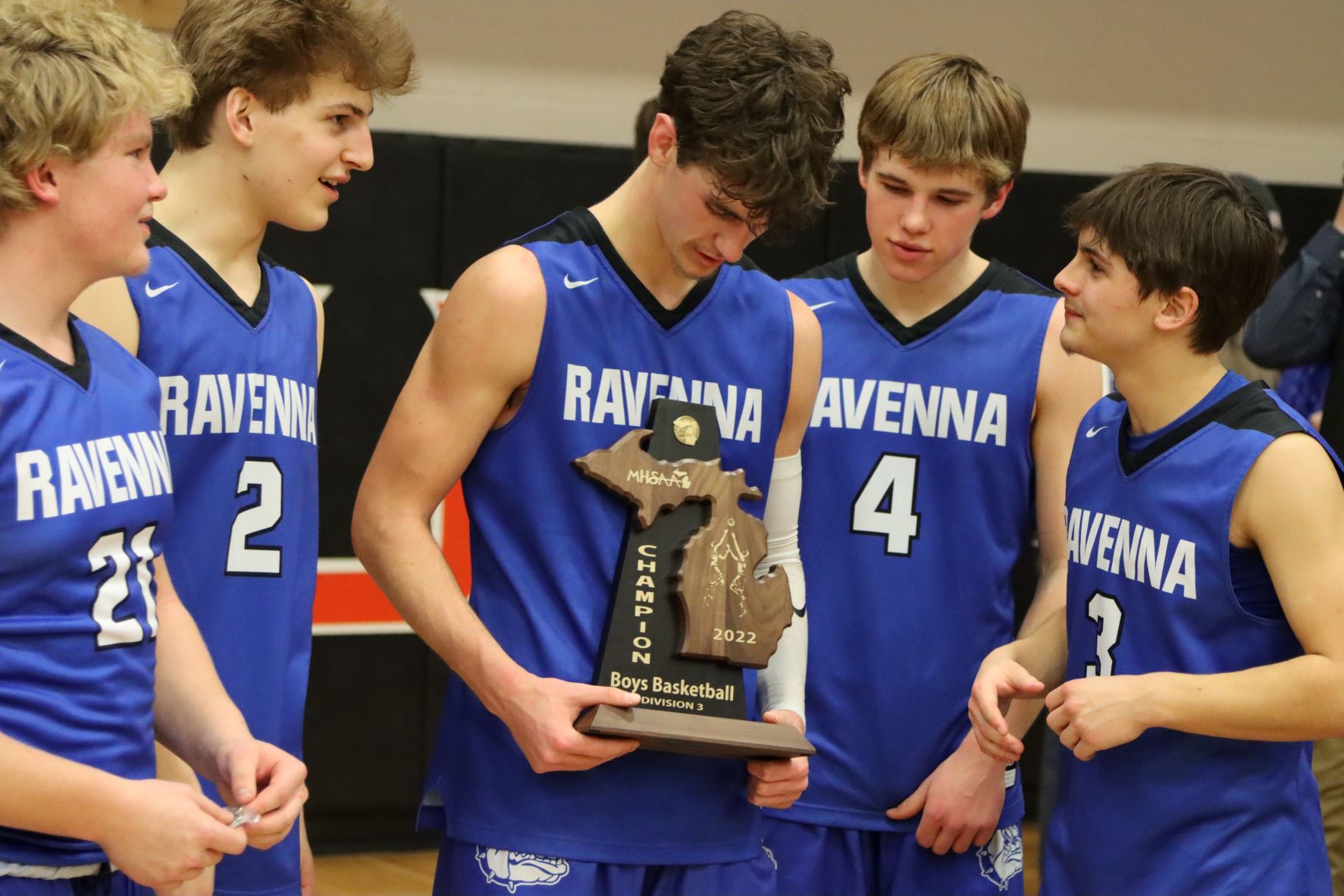 Kyle Beebe’s last-second 3 lifts Ravenna past Montabella; ‘Dogs win ...
