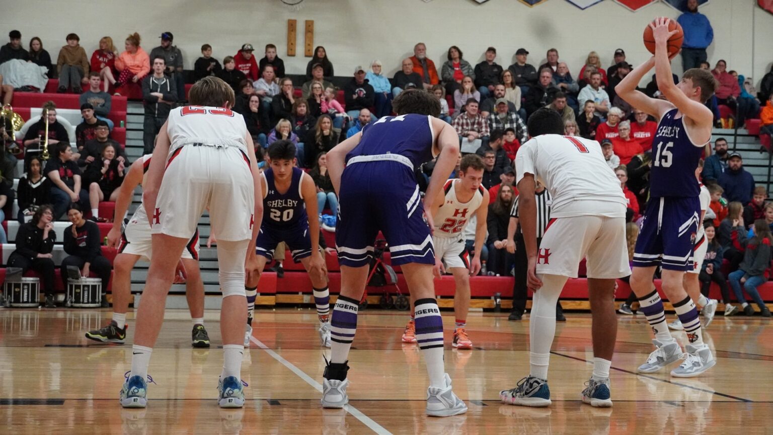 Parker Hovey powers Hart basketball past Shelby in CatchMark Game of ...