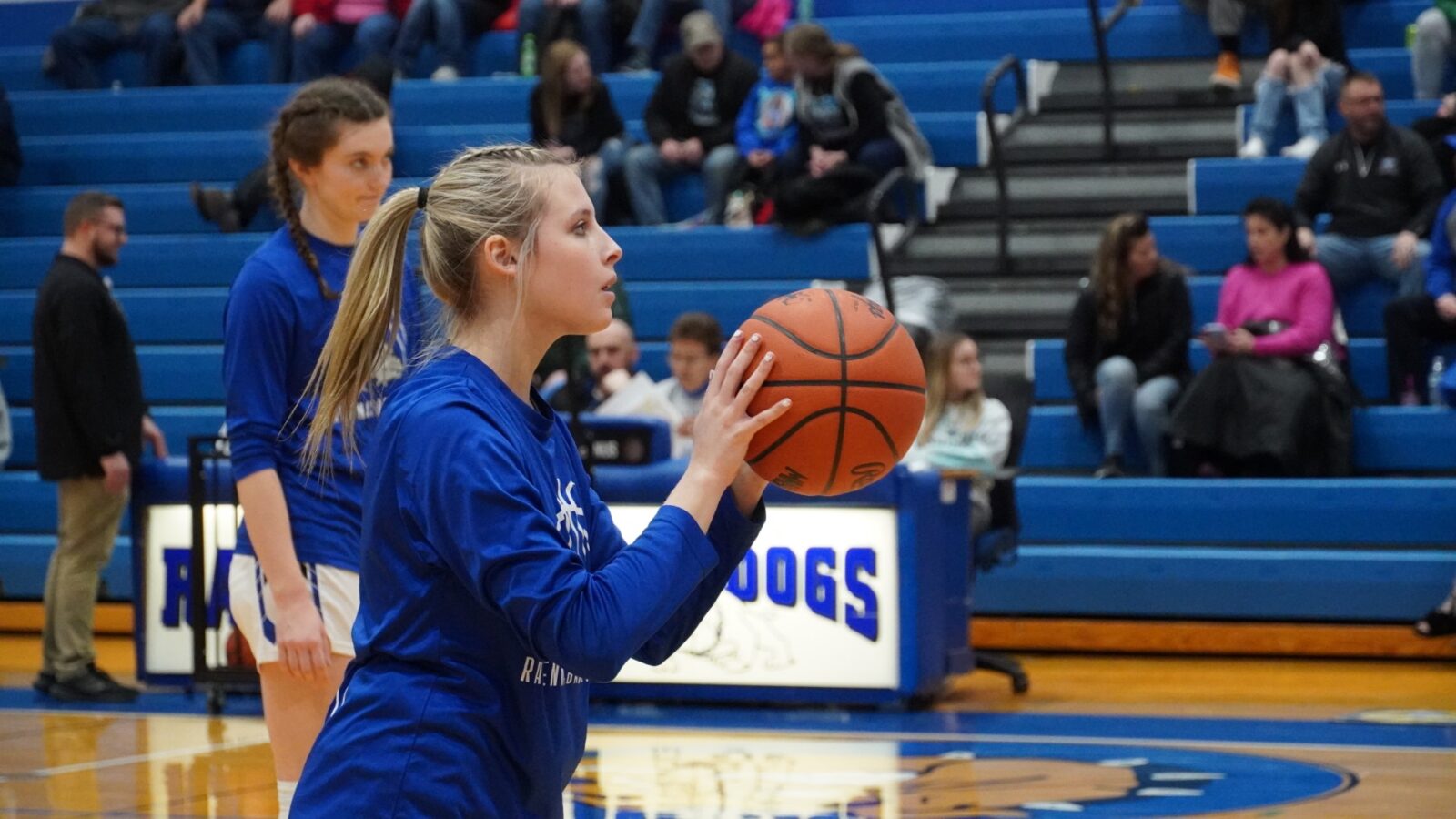 Hot-shooting Anna Lundquist powers Oakridge past Ravenna - CatchMark Sports
