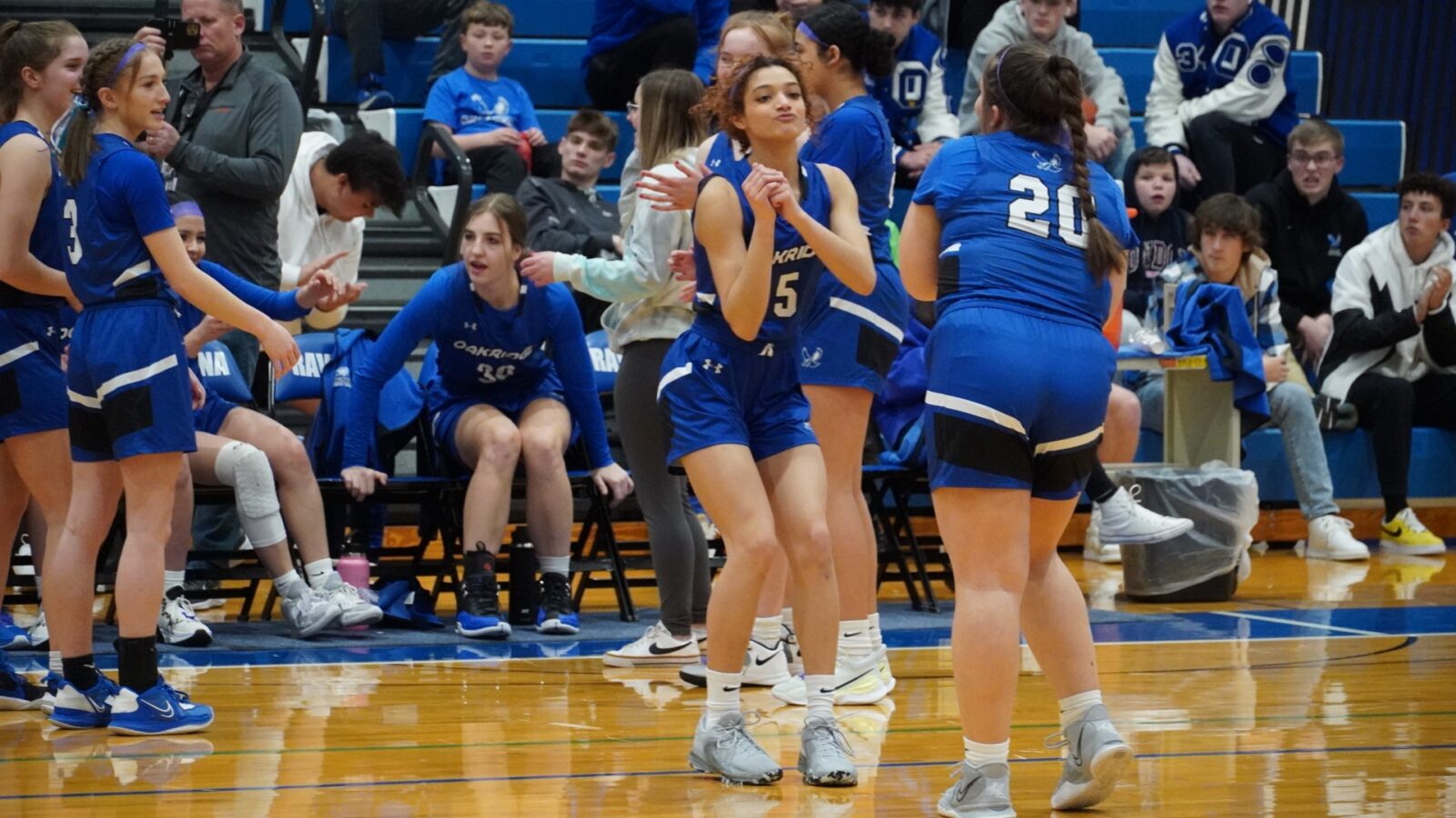 Hot-shooting Anna Lundquist powers Oakridge past Ravenna - CatchMark Sports