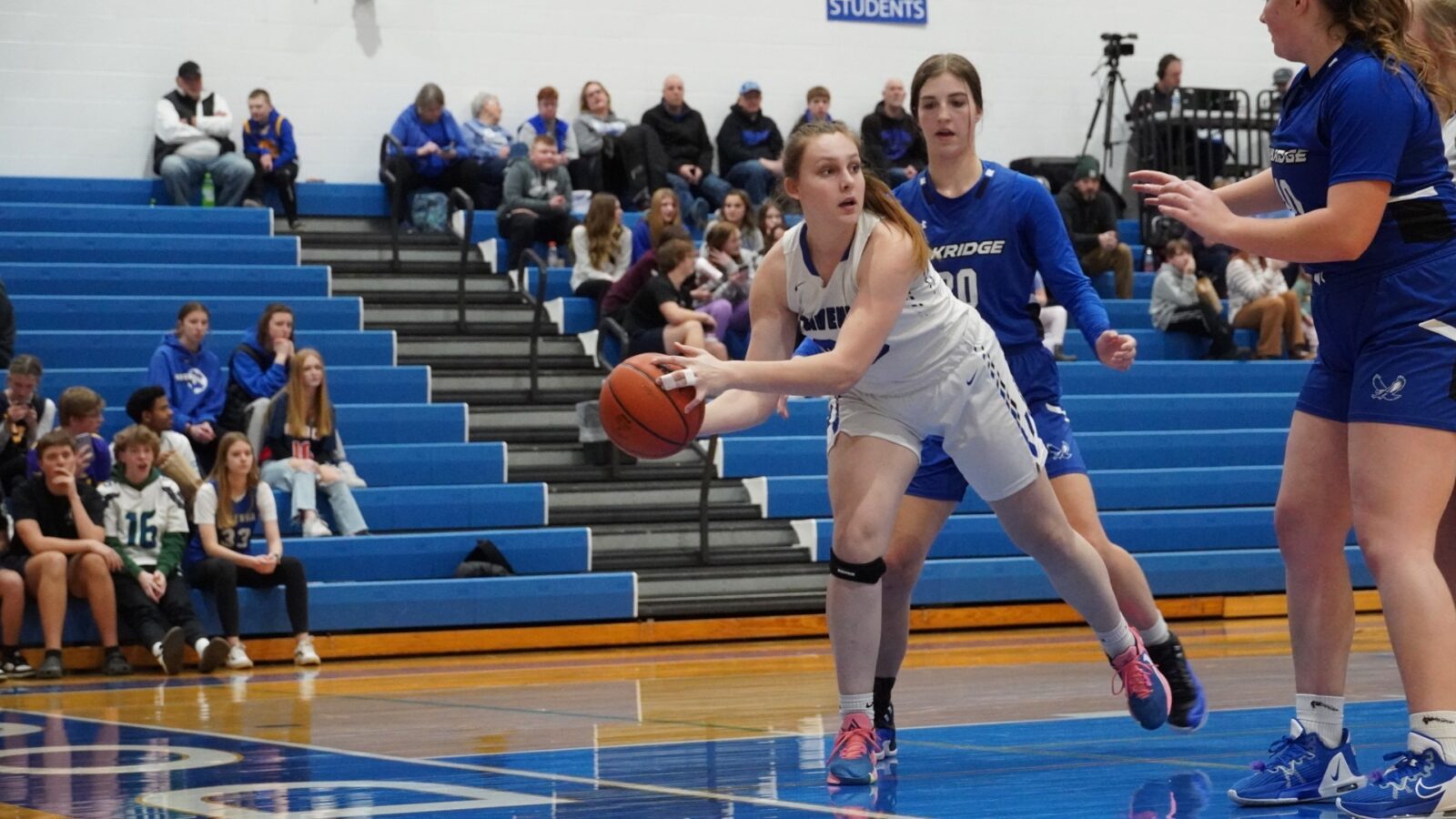 Hot-shooting Anna Lundquist powers Oakridge past Ravenna - CatchMark Sports
