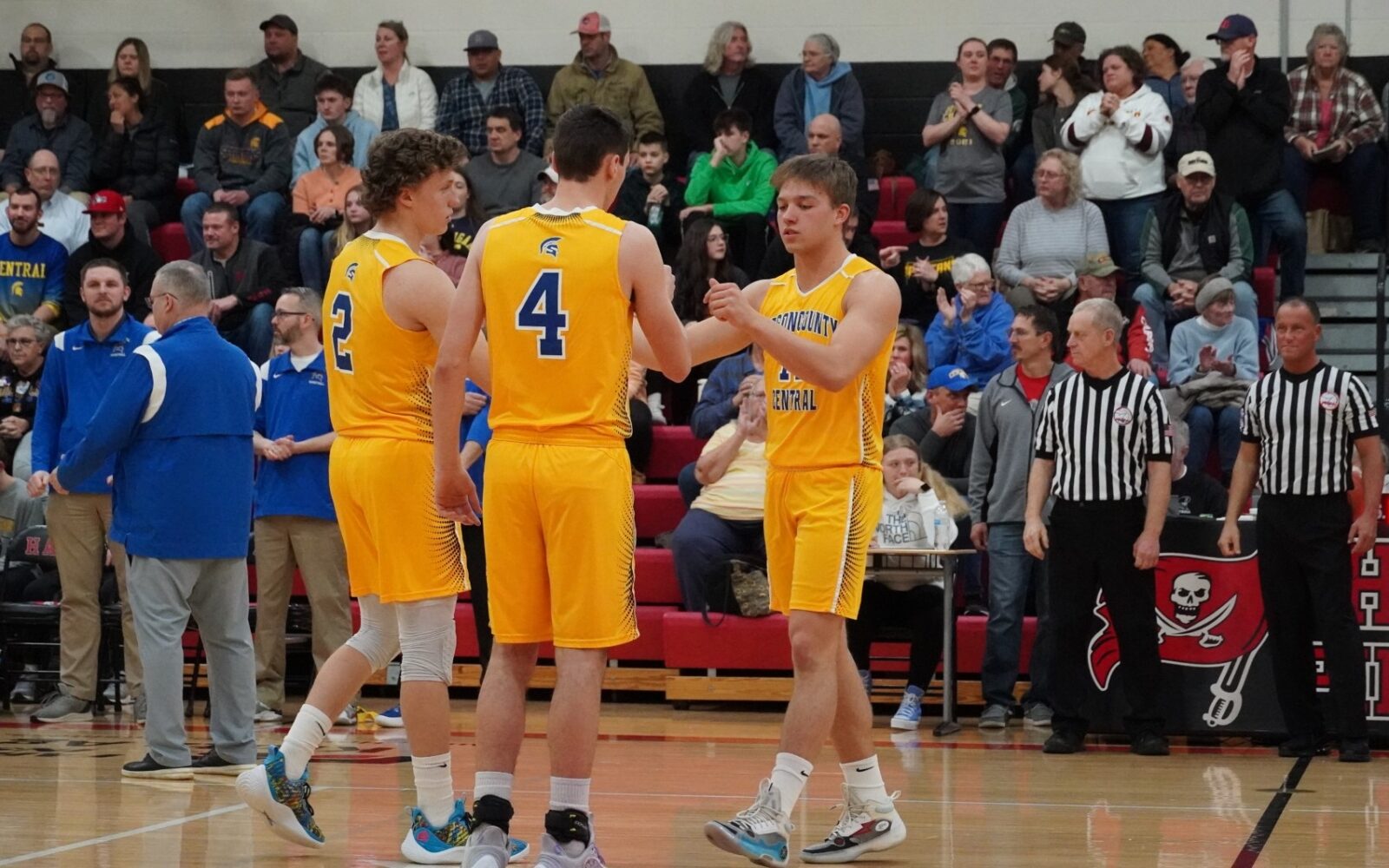 Hart’s boys basketball team joins title party, celebrates first league ...
