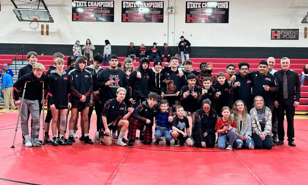 Hart rolls to sixth straight team district wrestling championship ...